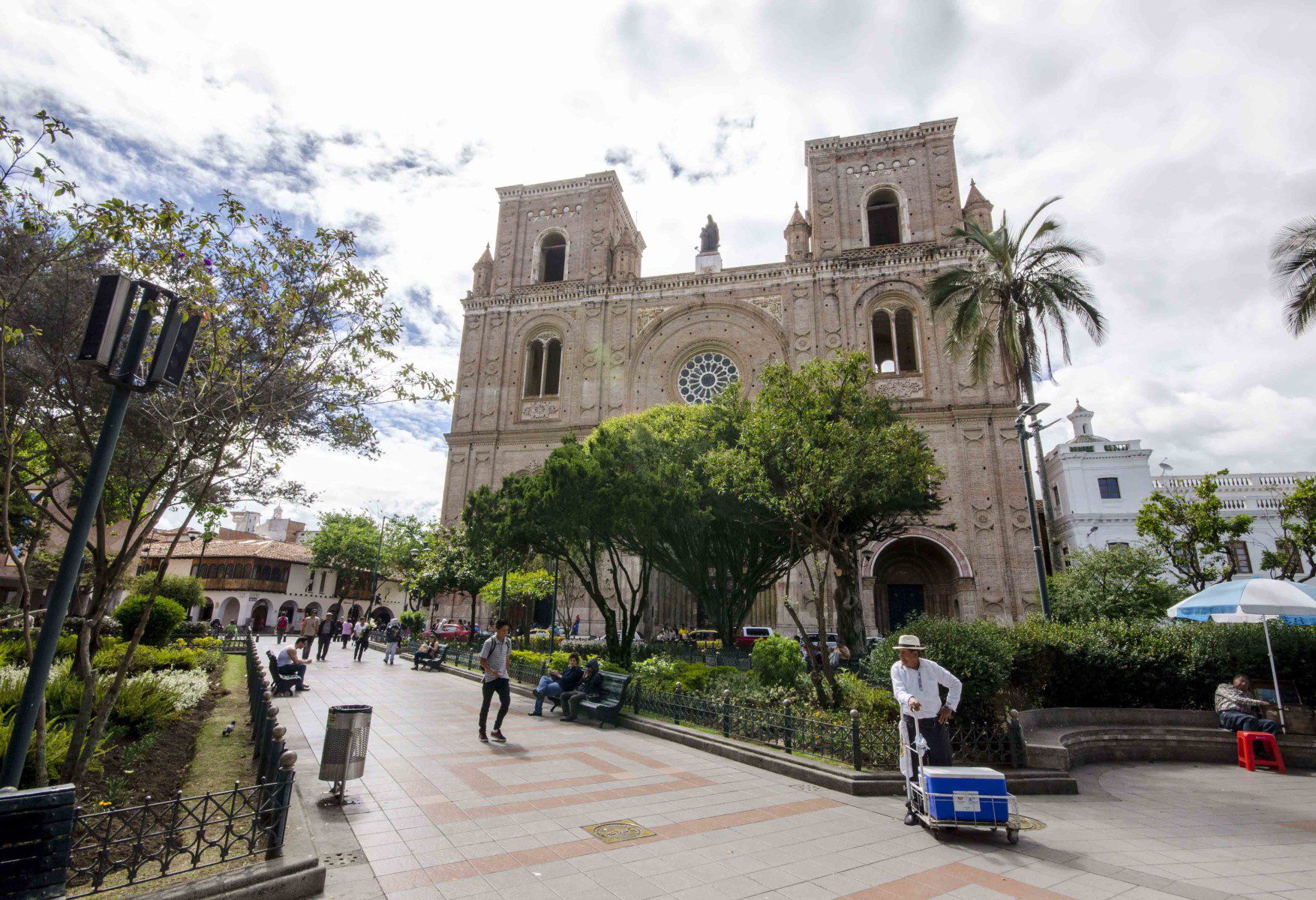 Walking the Streets of Cuenca | Not Your Average American